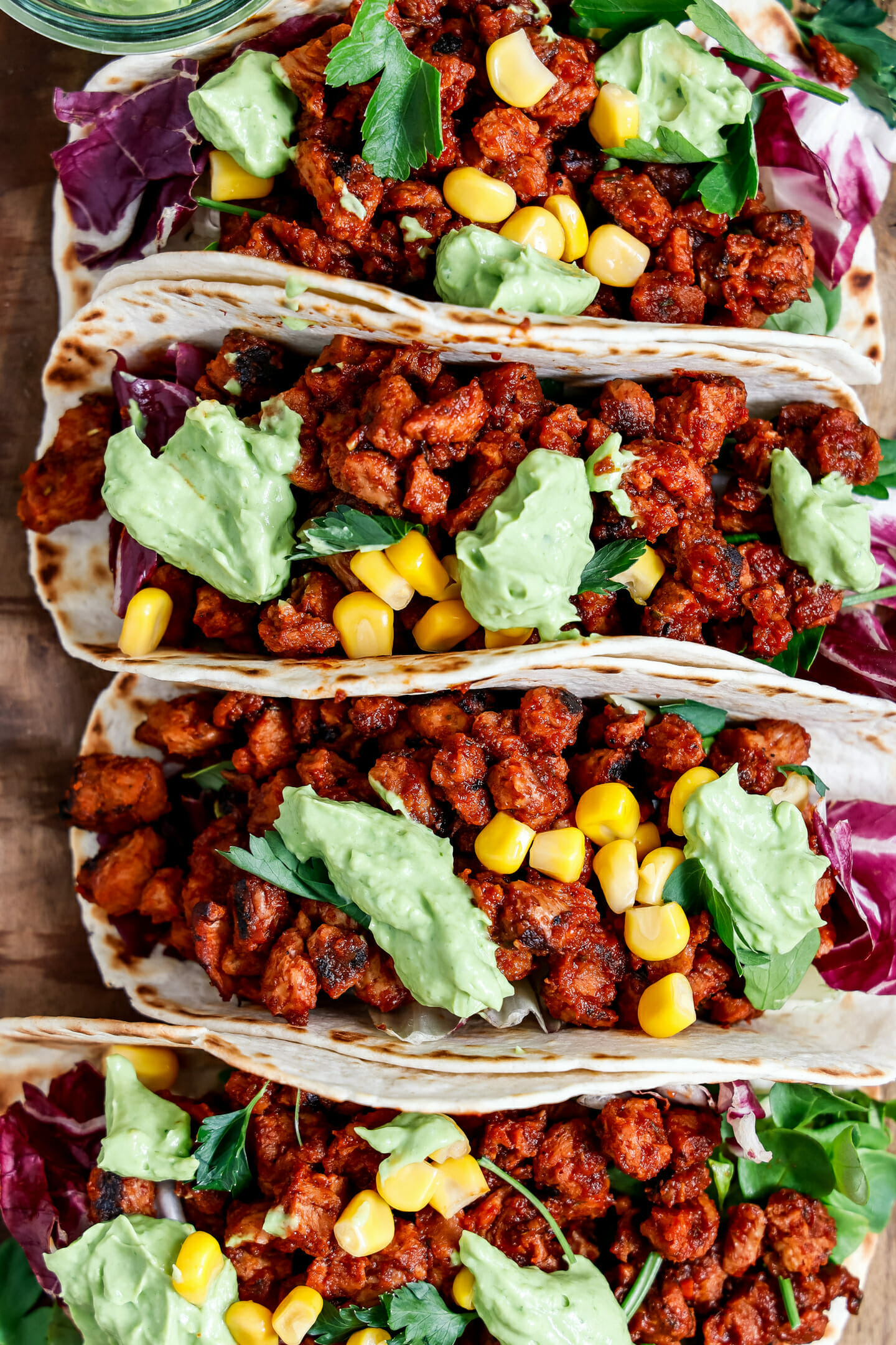 Vegane Tacos mit BBQ Soja-Schnetzel und Avocado Creme | byanjushka